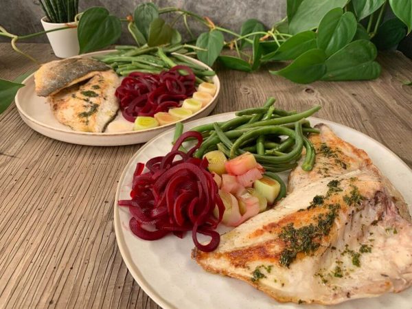 Filetes de dorada a la plancha con verduras al vapor