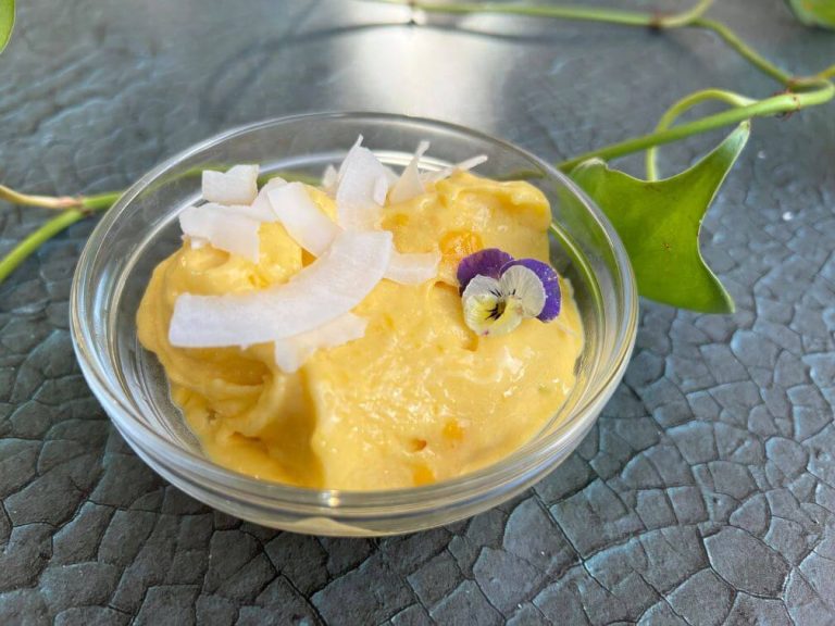 Helado de mango con coco